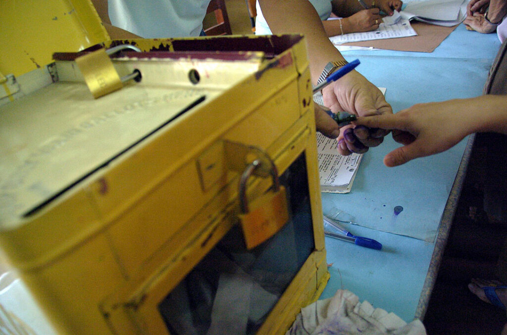 Comelec says it will probe missing canvass certificates - BusinessWorld ...