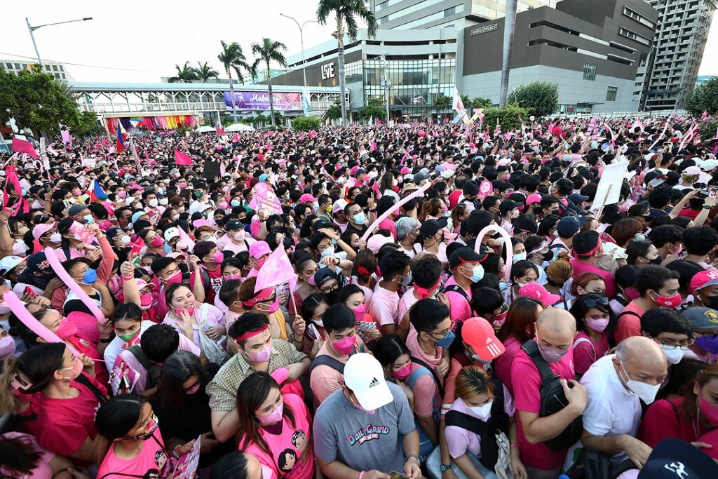 Analysts say Leni’s campaign continues to gain momentum - BusinessWorld ...