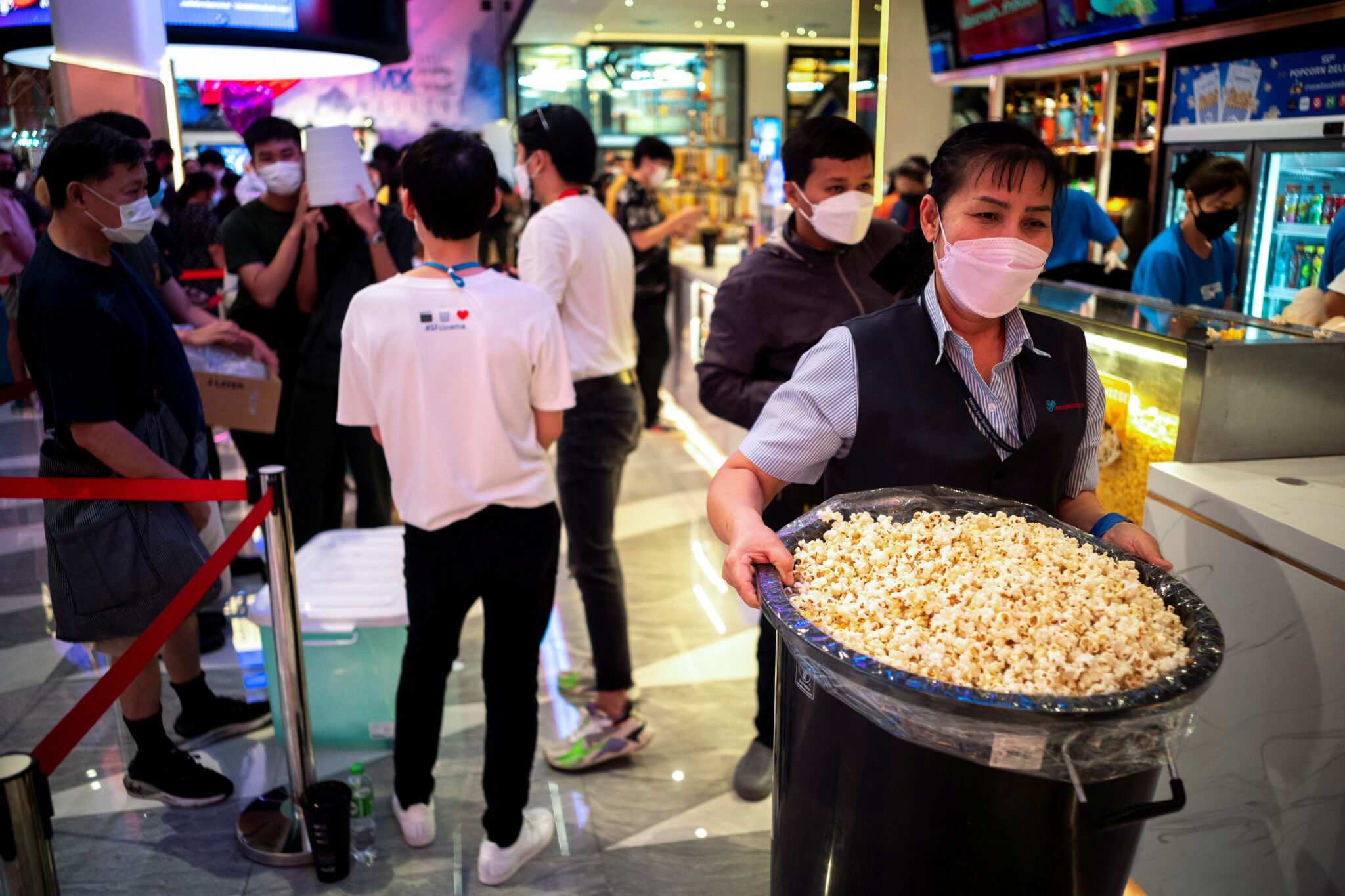 Thais fill steel vats and huge boxes in bottomless popcorn challenge - BusinessWorld Online