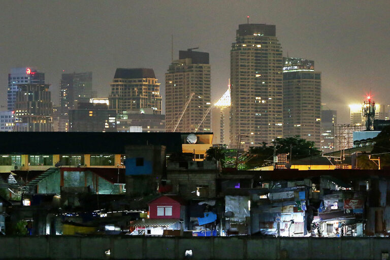 Marcos signs EO adopting dev’t plan - BusinessWorld Online