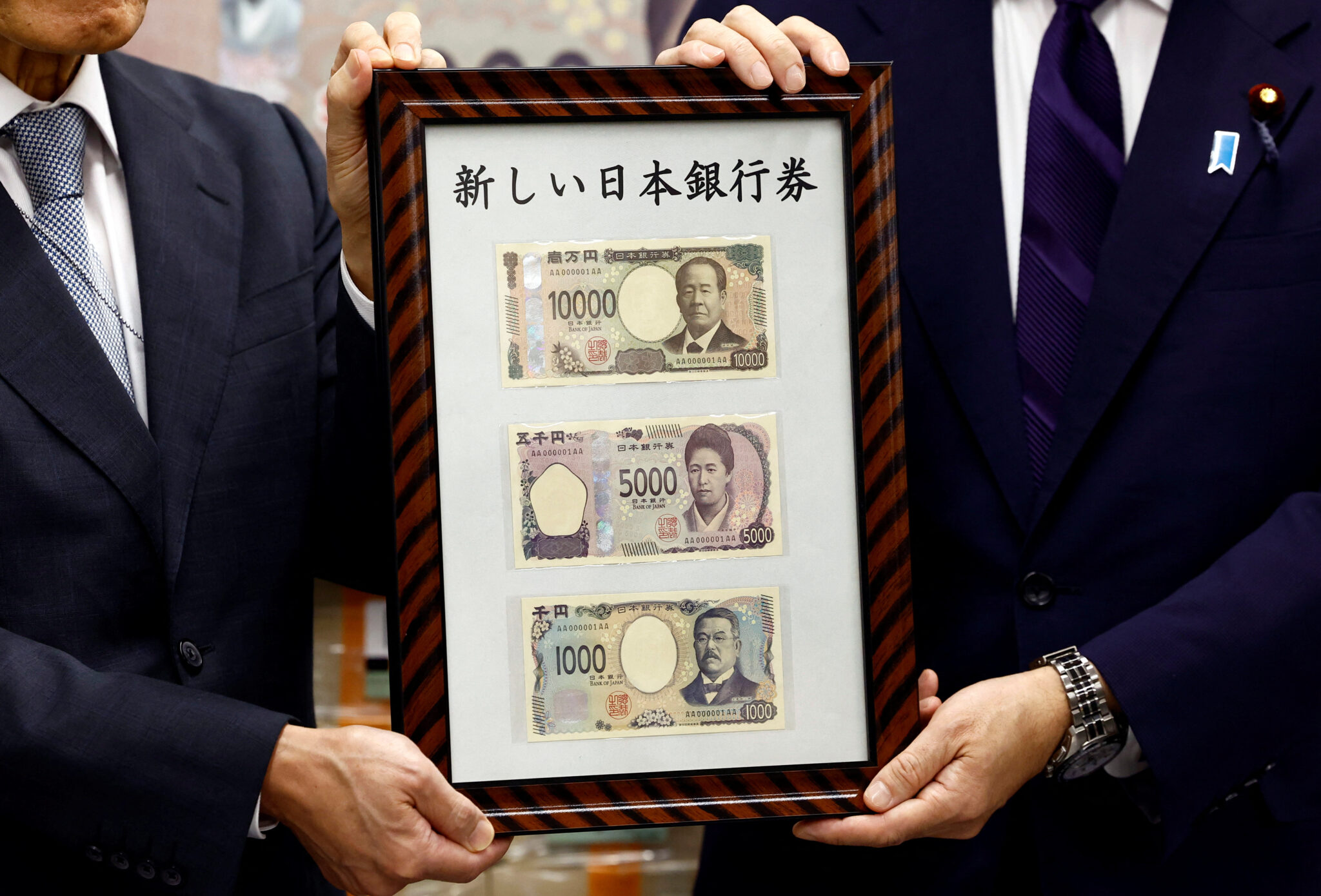 Japan's first new banknotes in 20 years use holograms to defeat ...