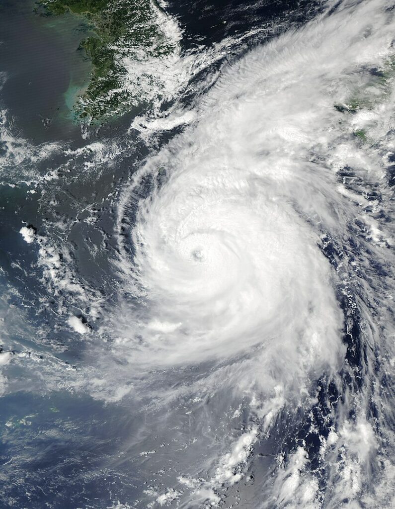 Typhoon Shanshan makes landfall in Japan, killing 3 and snarling air ...