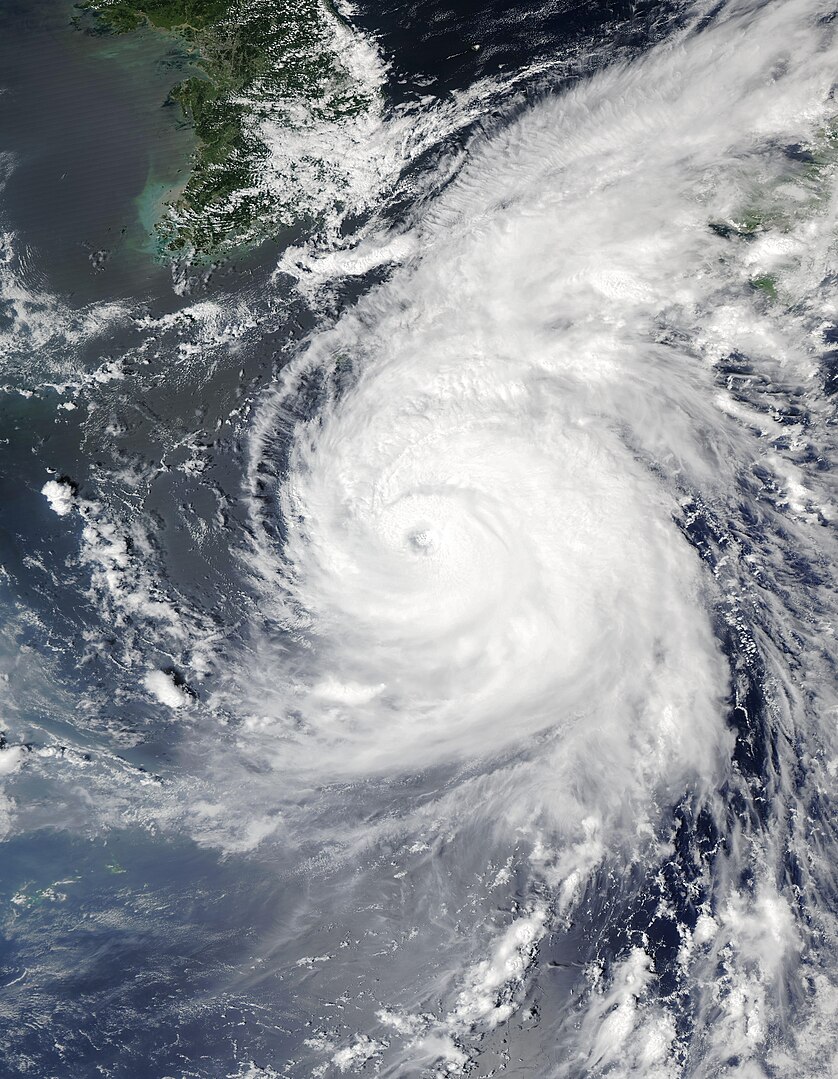 Typhoon Shanshan makes landfall in Japan, killing 3 and snarling air ...