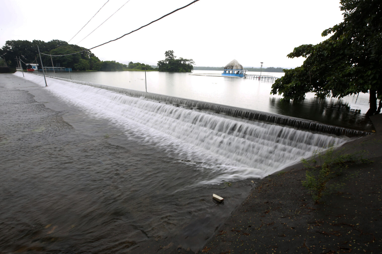 La Mesa Dam overflows, Ipo Dam releases water amid heavy rains ...
