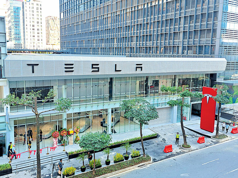 Tesla board looked for new CEO as Musk focused on White House, WSJ ...
