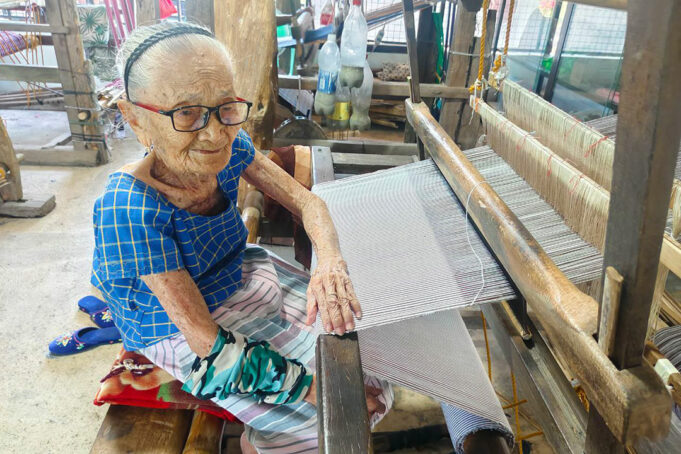 Gamaba awardee Magdalena Gamayo weaves Philippine cotton again ...