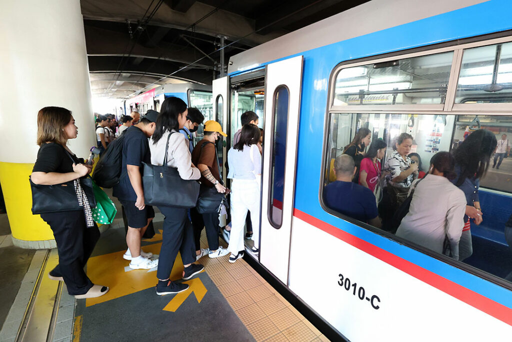 MRT-3 O&M privatization target set for next year - BusinessWorld Online